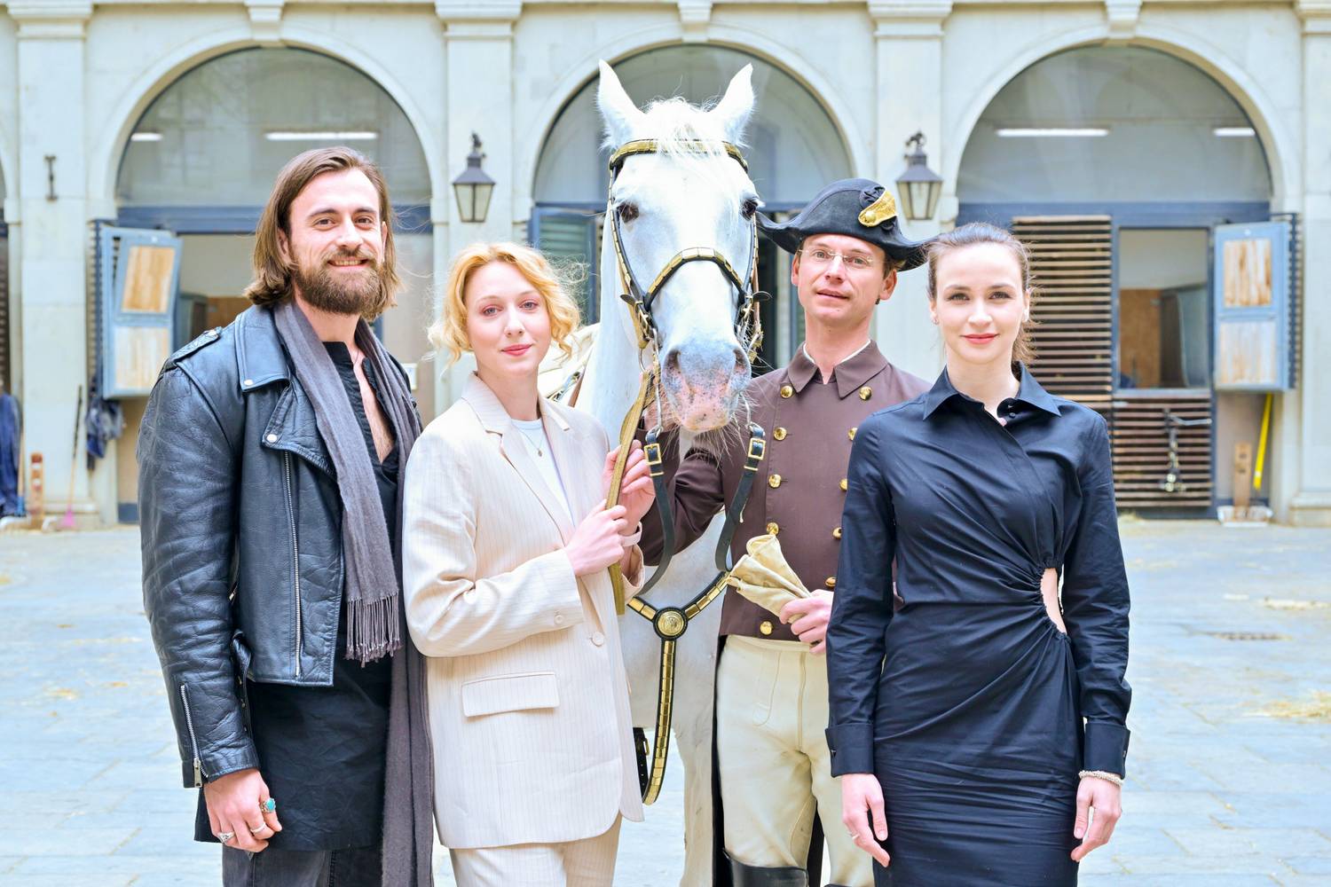 A Hunyadi címszereplője levágatta hosszú haját: Kádár L. Gellért ...