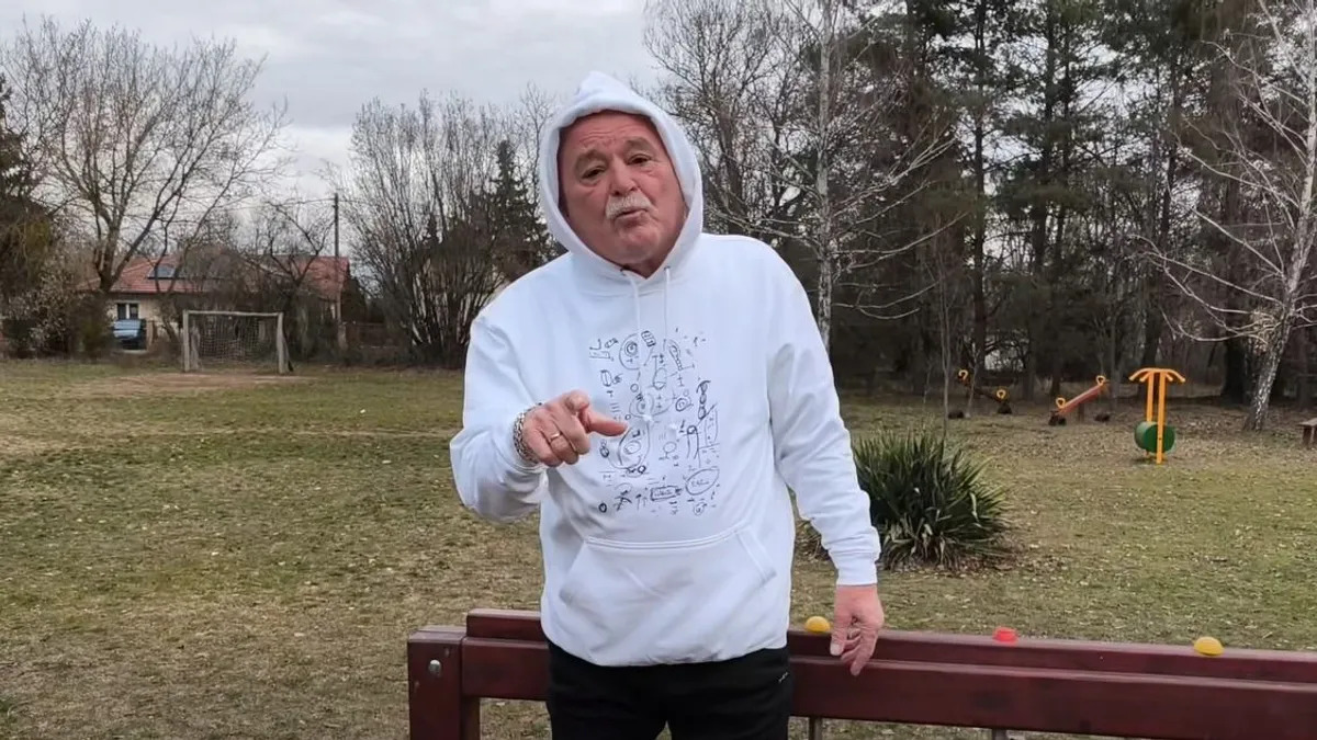 Liptai Claudia meztelenruhája A Nagy Duett színpadán egy keleti ...