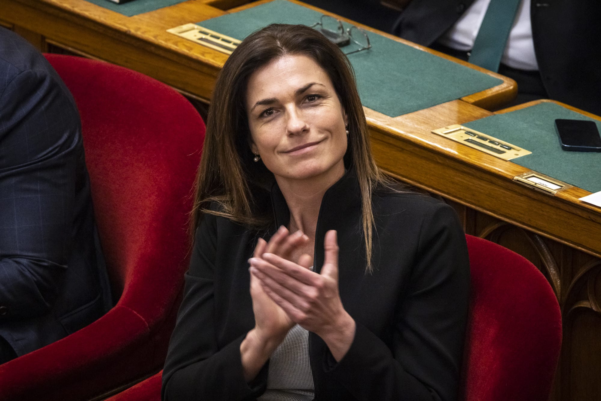 Dér Heni énekelte el a Himnuszt a Fidesz kongresszusán – Tóth Gabinak ...